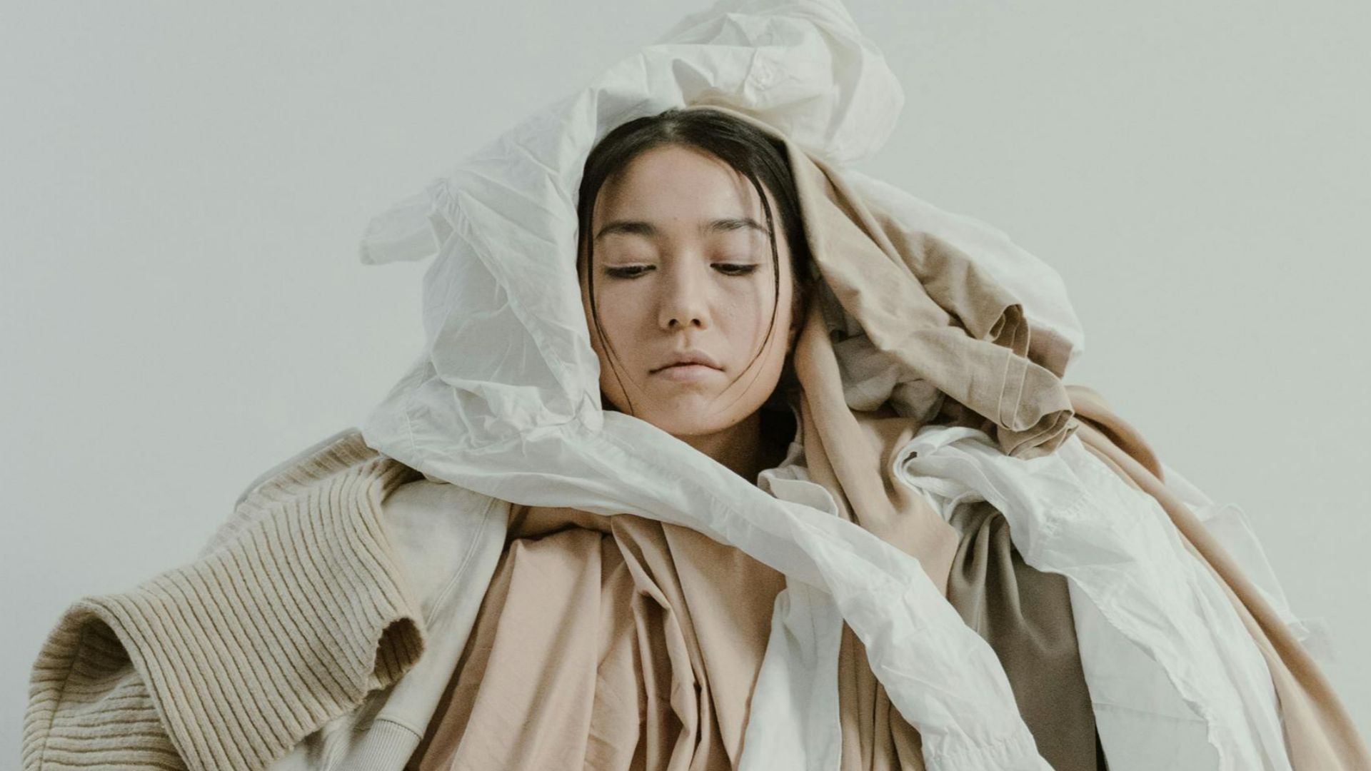 10 Signs You Have Too Much Clothing & The 10 Best Ways To Downsize Your ...