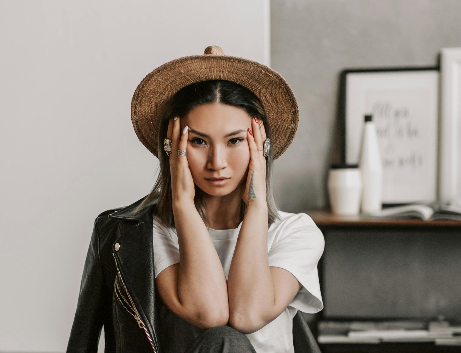 Become Photogenic: 20 Tips For Posing In Photos - SheFashionable